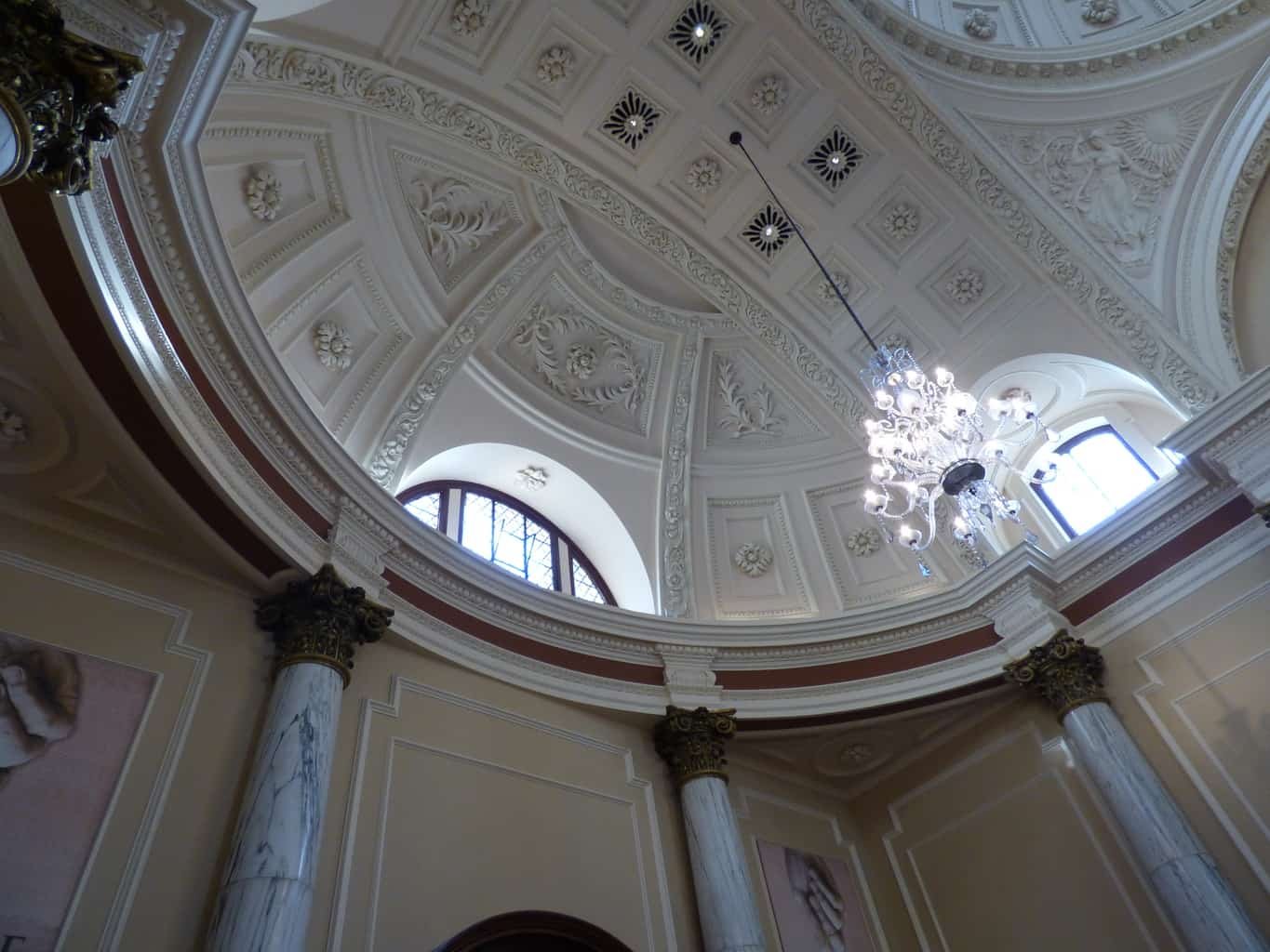 Historic Bath and the Roman Baths - Luxurious Nomad