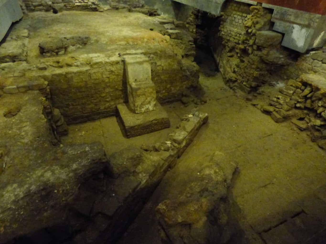 Historic Bath and the Roman Baths - Luxurious Nomad