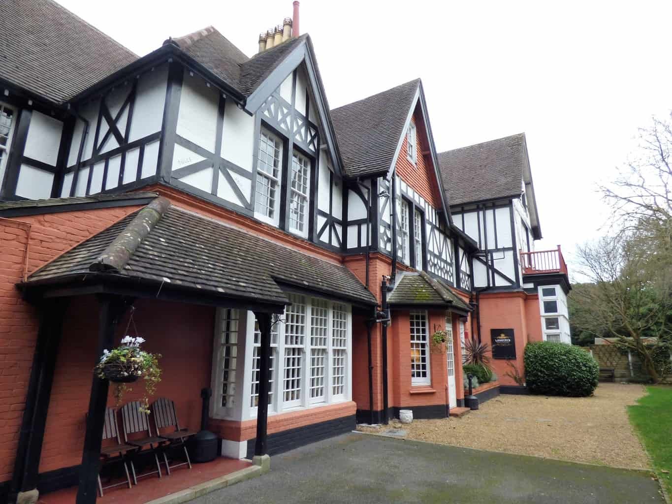 Langtry Manor - Luxurious Nomad